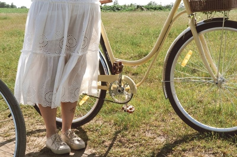 How to Cycle in a Dress (8 Vital Tips)