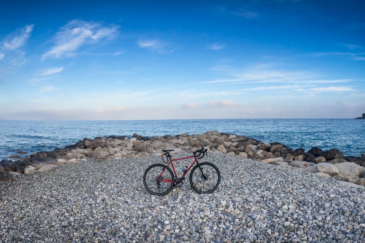 Best Gravel Bikes under £1000: 6 Cheap Picks in UK 🇬🇧