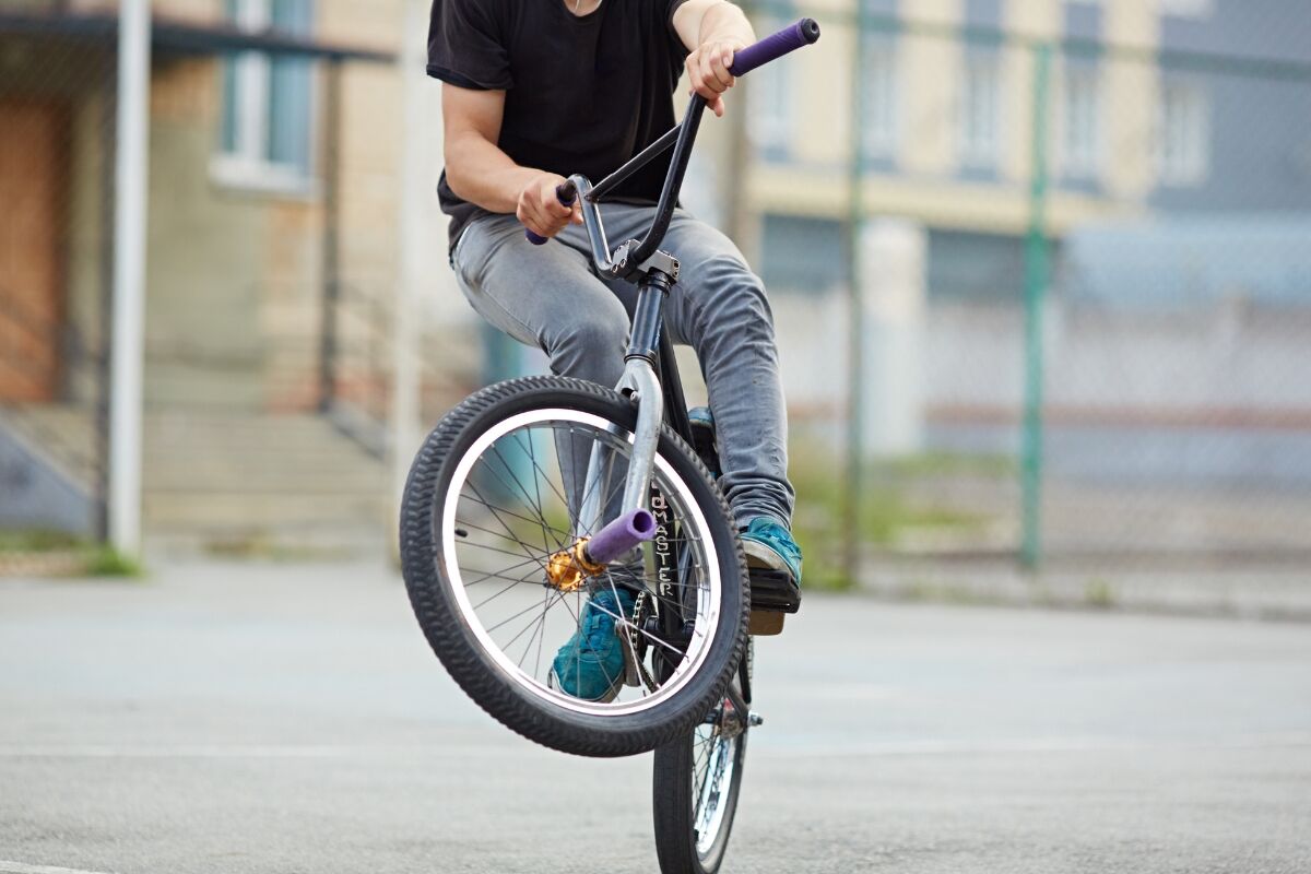 Best Bikes to Wheelie: Which Bicycle is Easiest for Wheelieing?