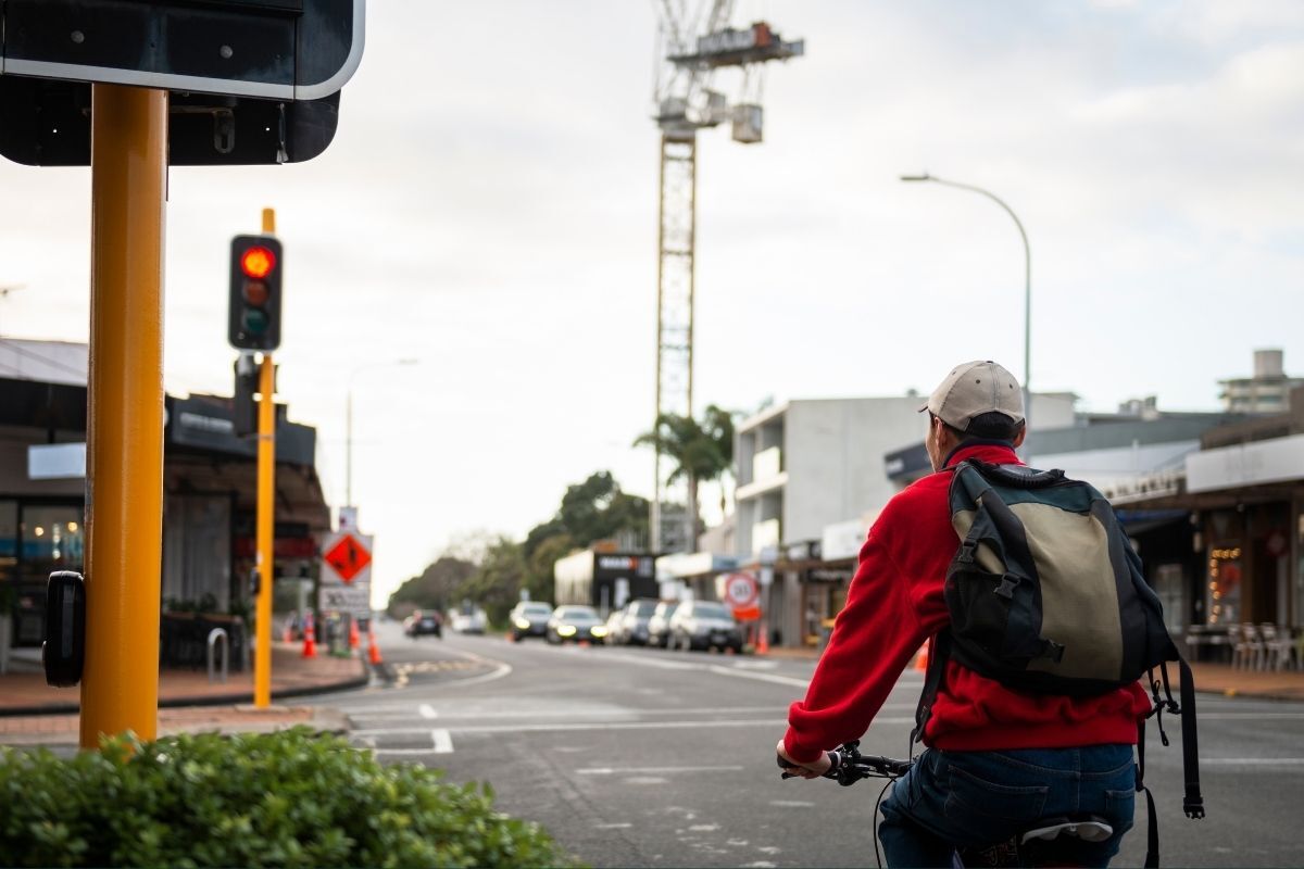 Do Bikes Have to Stop at Stop Signs and Red Lights?