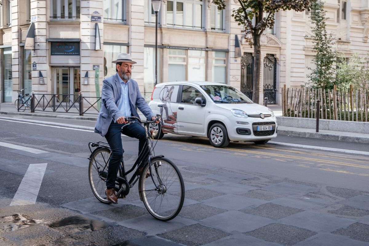 Bicycle Usage Soars in Paris, Doubles Since 2022 – Report