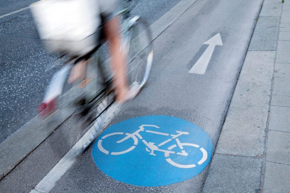 8 Life-Saving Tips Every Urban Cyclist HAS to Know