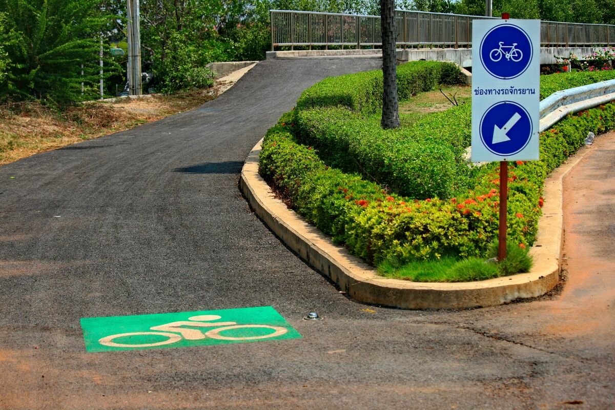The Perfect Bike Lane Needs These 5 Vital Features