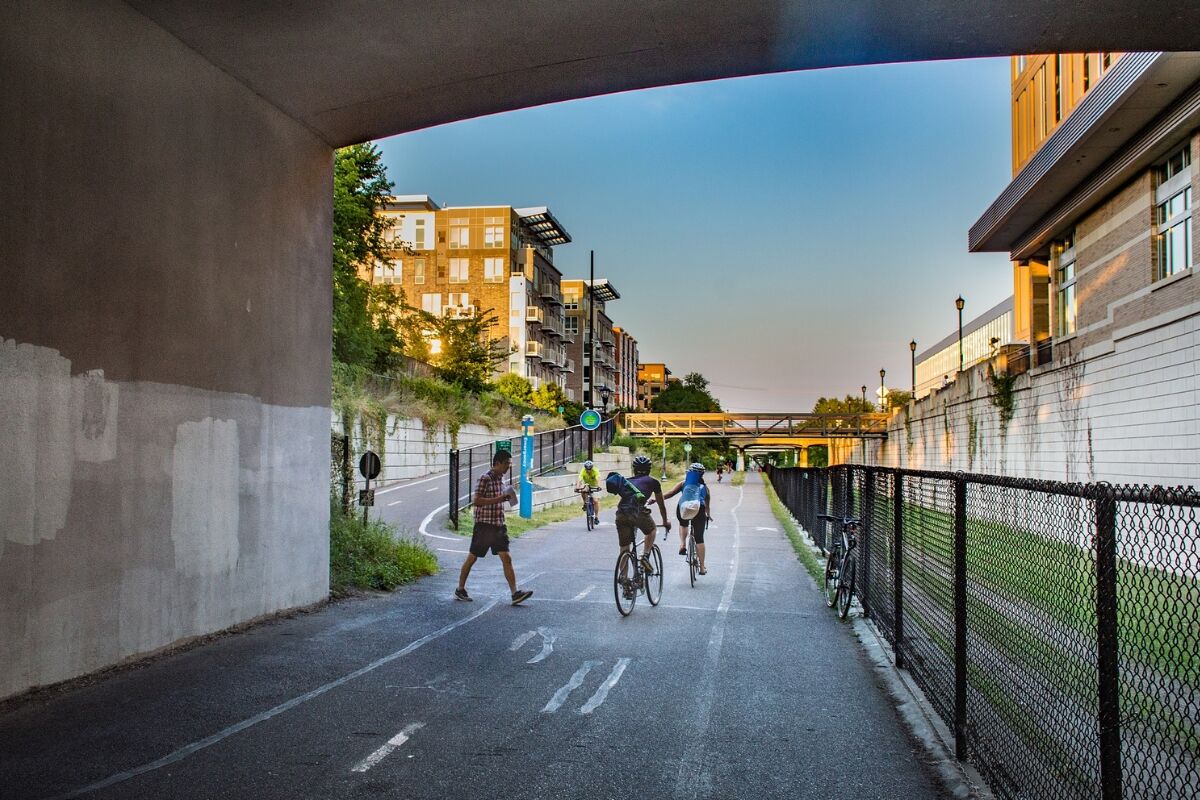 10 Breathtaking Urban Bike Paths Around the World
