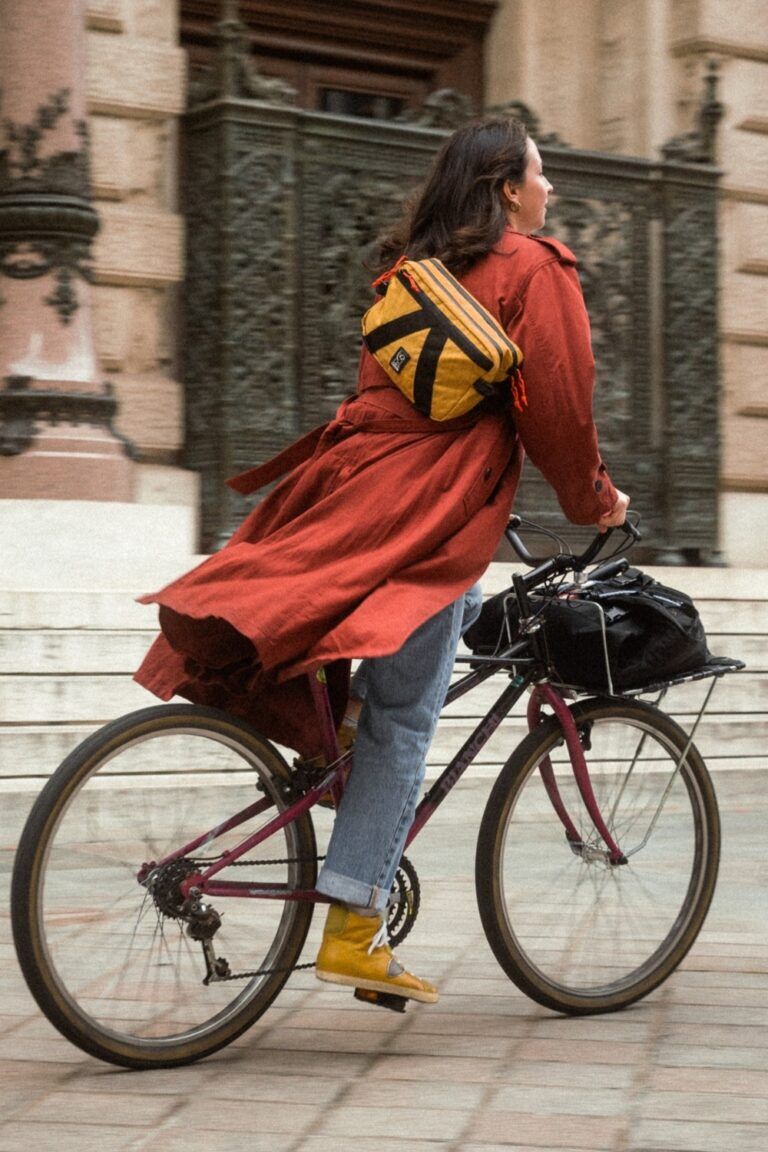 10 Chic Outfit Inspirations for Female Cyclists