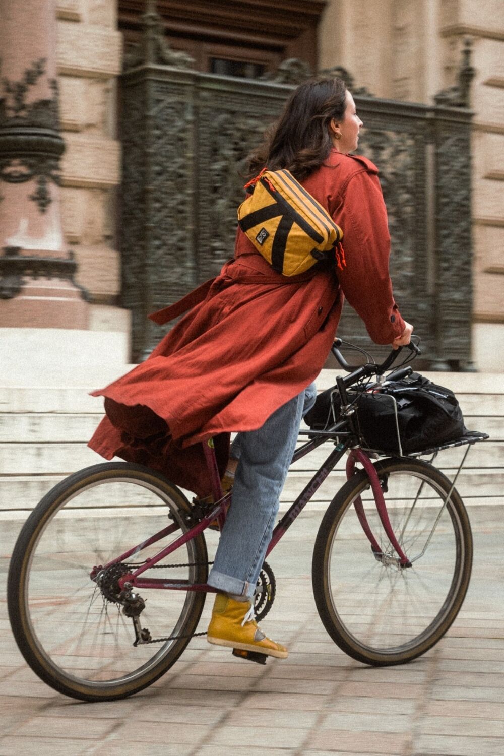 10 Chic Outfit Inspirations for Female Cyclists