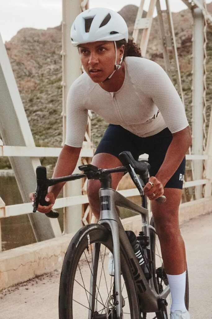 10 Chic Outfit Inspirations for Female Cyclists